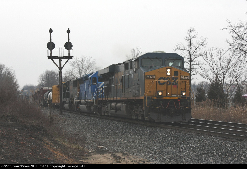 CSX 5470 and train Q410